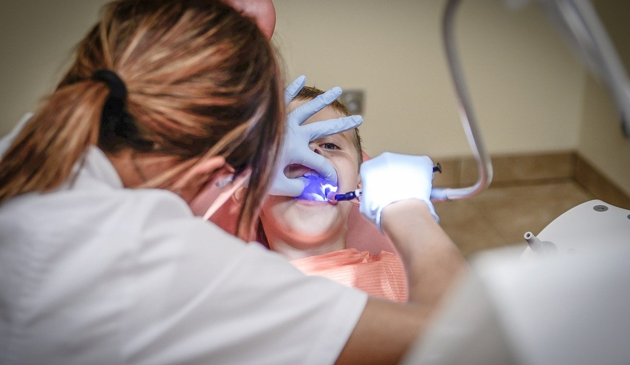 Dévitalisation dentaire : traitement pour le canal radiculaire